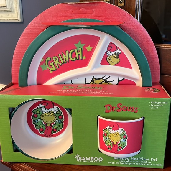 The Grinch | Other | Grinch Kids Dinnerware Set | Poshmark